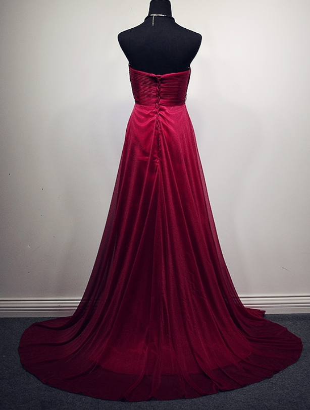 The Red Evening Dress Has A Formal Evening Dress For A Woman's Formal ...