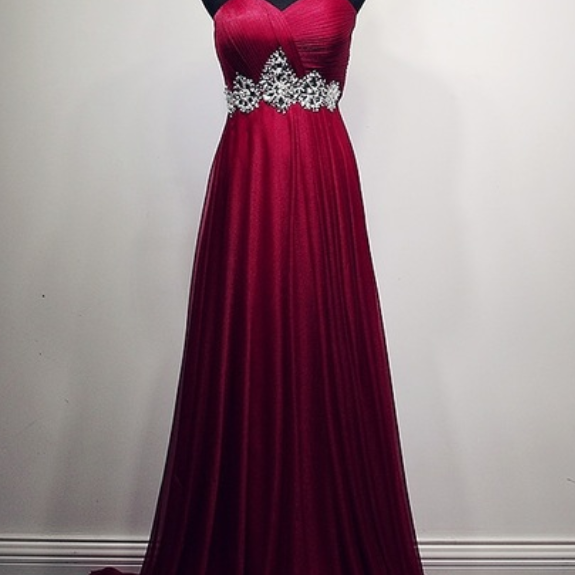 The Red Evening Dress Has A Formal Evening Dress For A Woman's Formal ...
