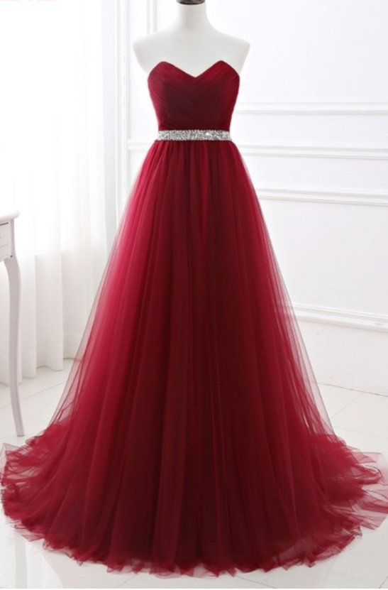 The Red-black Evening Wore A Formal Dress Dinner, Pajamas, And A ...