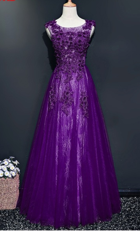 The Woman In The Purple Lace Evening Party Dress Is Wearing A Formal ...