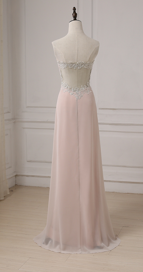 The Long Evening Gown Of The Applique Line Begins To Shine On The ...